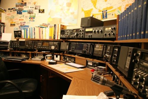 Here some "beautiful" Ham Radio Shack... - iz4hwds jimdo page!