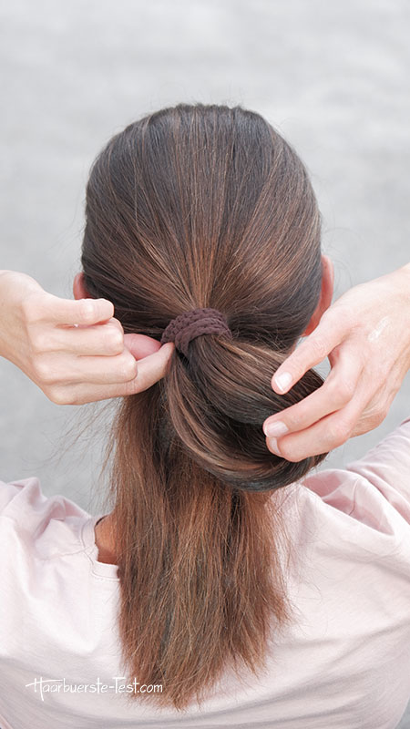 Niedriger Dutt Anleitung: Dutt mit geflochtenem Zopf ...