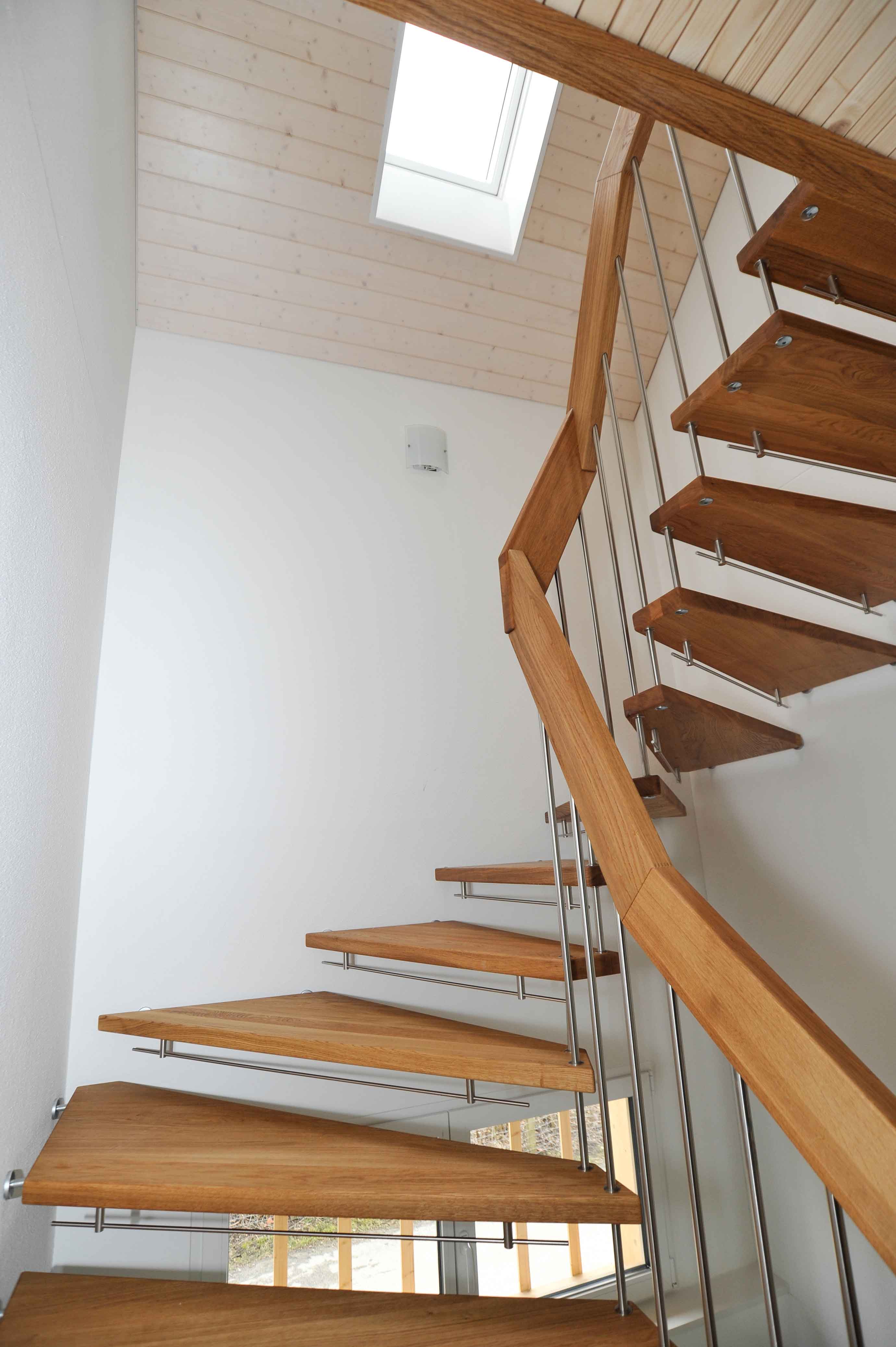 Holztreppe - Strebel Holzbau, Innenausbau, Architektur