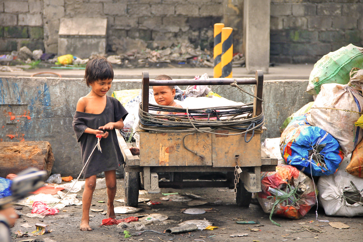 Smokey Mountain: A Walk Through The Slums Of Manila, Philippines ...