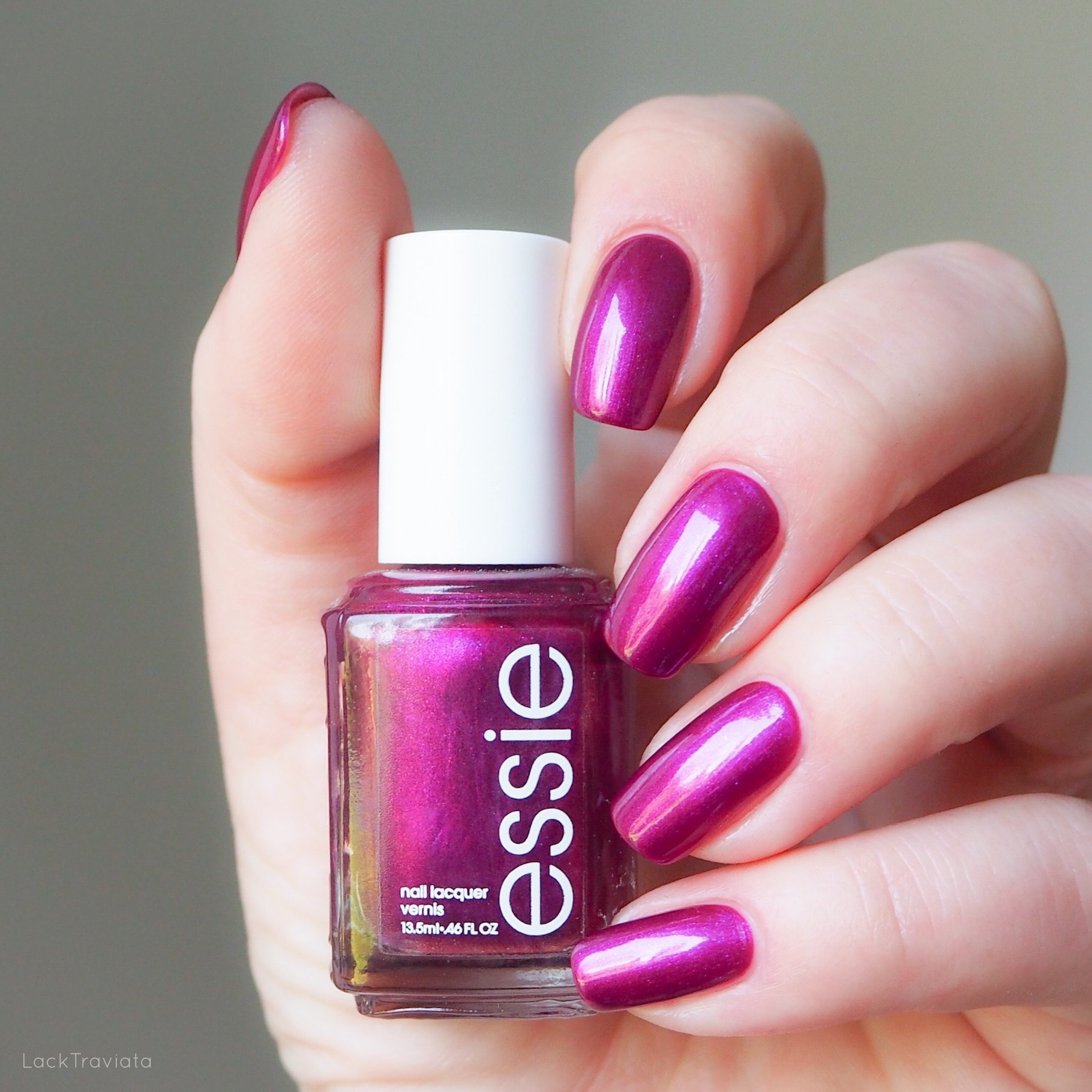 essie • the lace is on - LackTraviata - Nagellack-Liebe