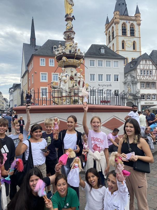 "Gut gelaunte und hundemüde Grüße aus Trier" ... - Lisa-Tetzner-Grundschule