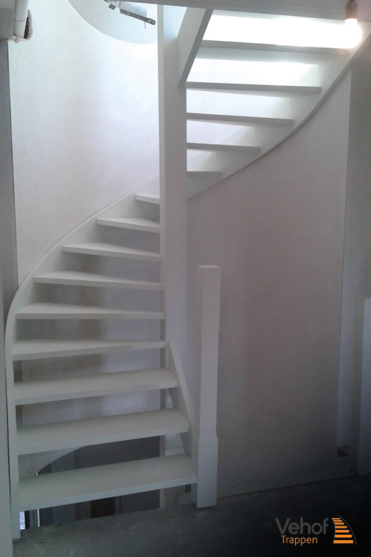 Ronde trappen - Houten trappen Hengelo en Overijssel