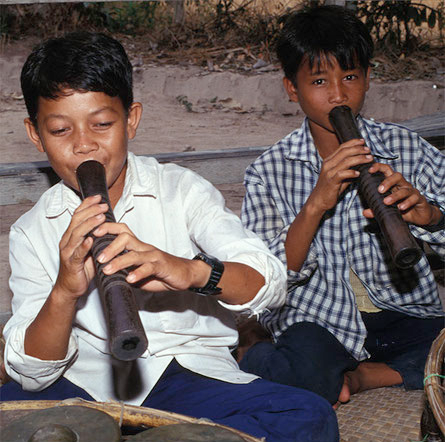 Oboe - sralai ស្រឡៃ - Sounds of Angkor