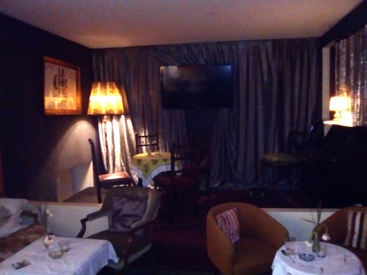 Das Wohnzimmer der Transsisters: die Bar Voyage - Crossdressing Darialena