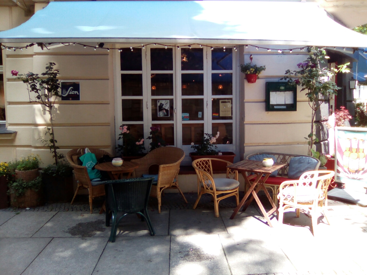 Das Wohnzimmer der Transsisters: die Bar Voyage - Crossdressing Darialena