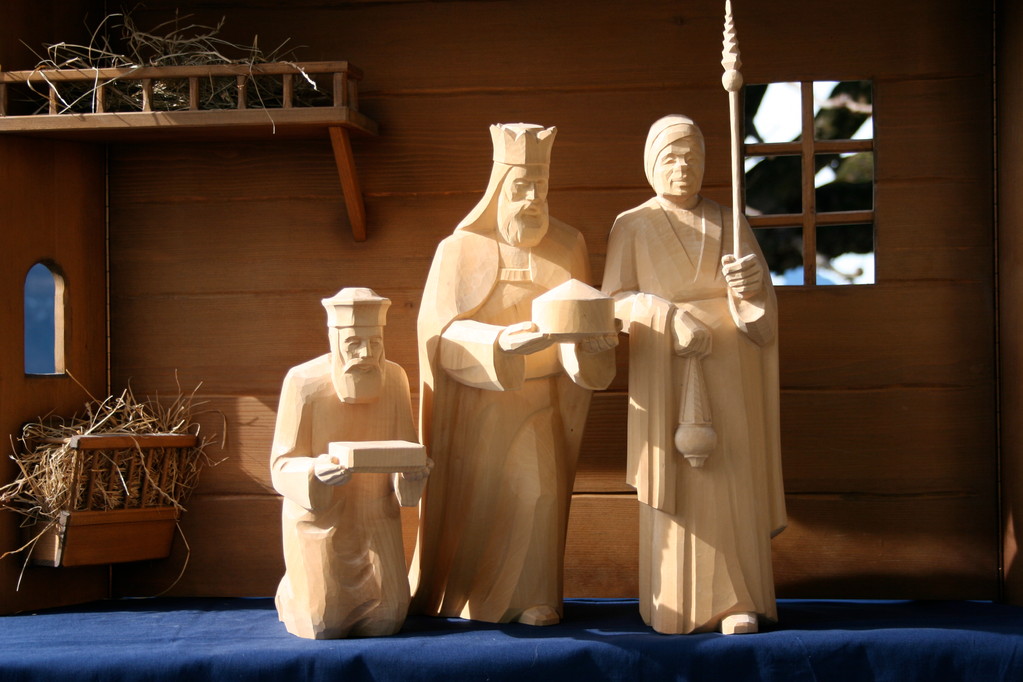 Nativity Scenes - huggler, woodcarvings, holzbildhauerei ...