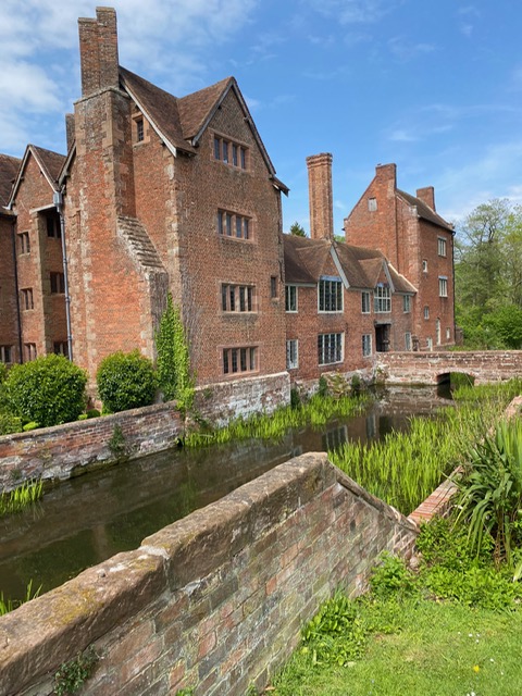 A Walk from Harvington Hall - Hampton Walking