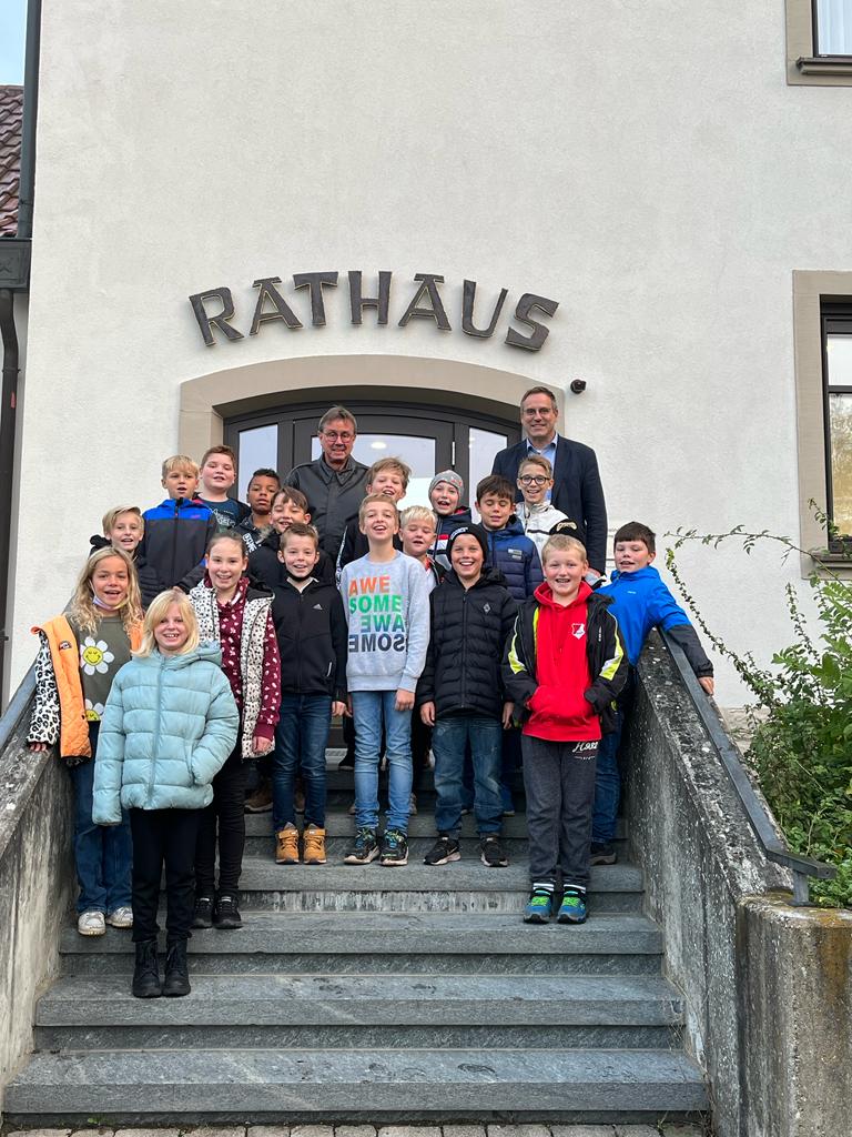 Die 4. Klasse besucht den Bürgermeister - Grundschule Rauhenebrach