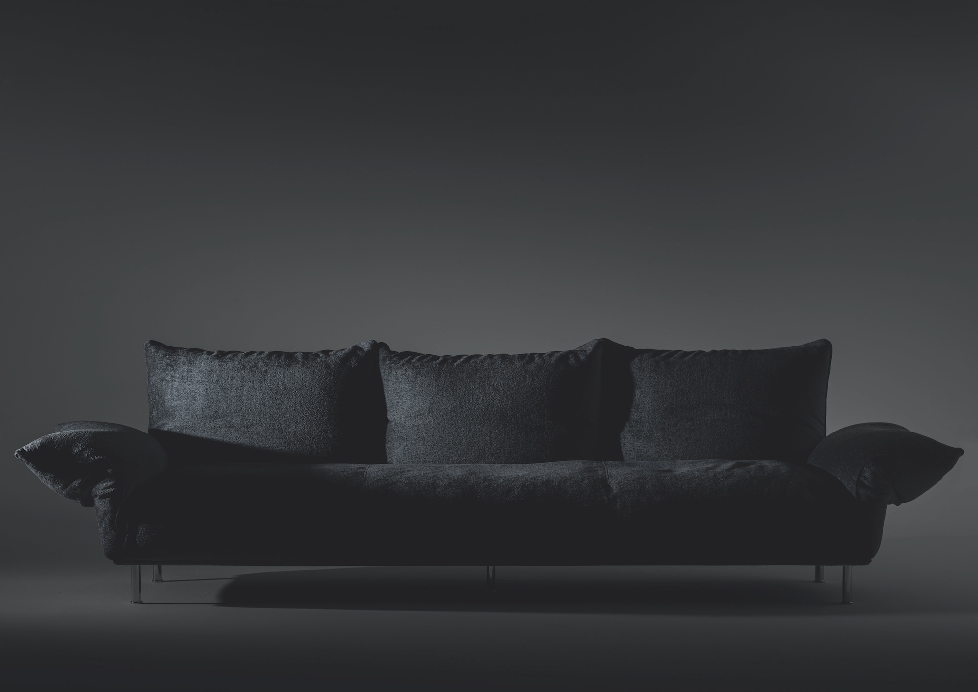 Sofa Standalto von edra: Flauschig. Weich. Elegant. - Interiorkontor ...
