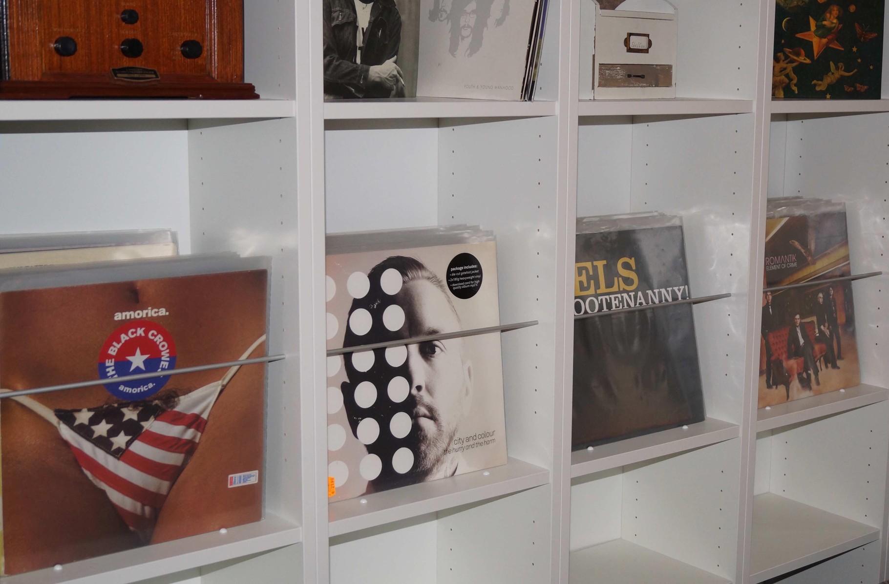 Details - THE vinyl LP record shelf lp storage with Recordbilly