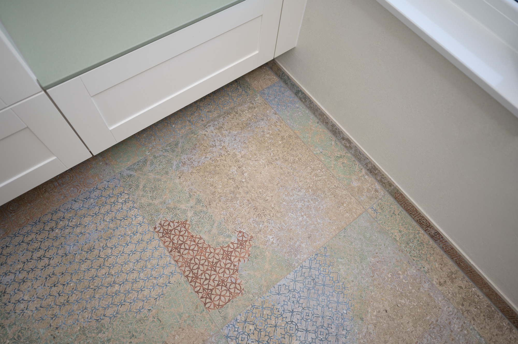 Bad: Patchworkfliesen in Ornamenten und Wischtechnik. - Raisch ...