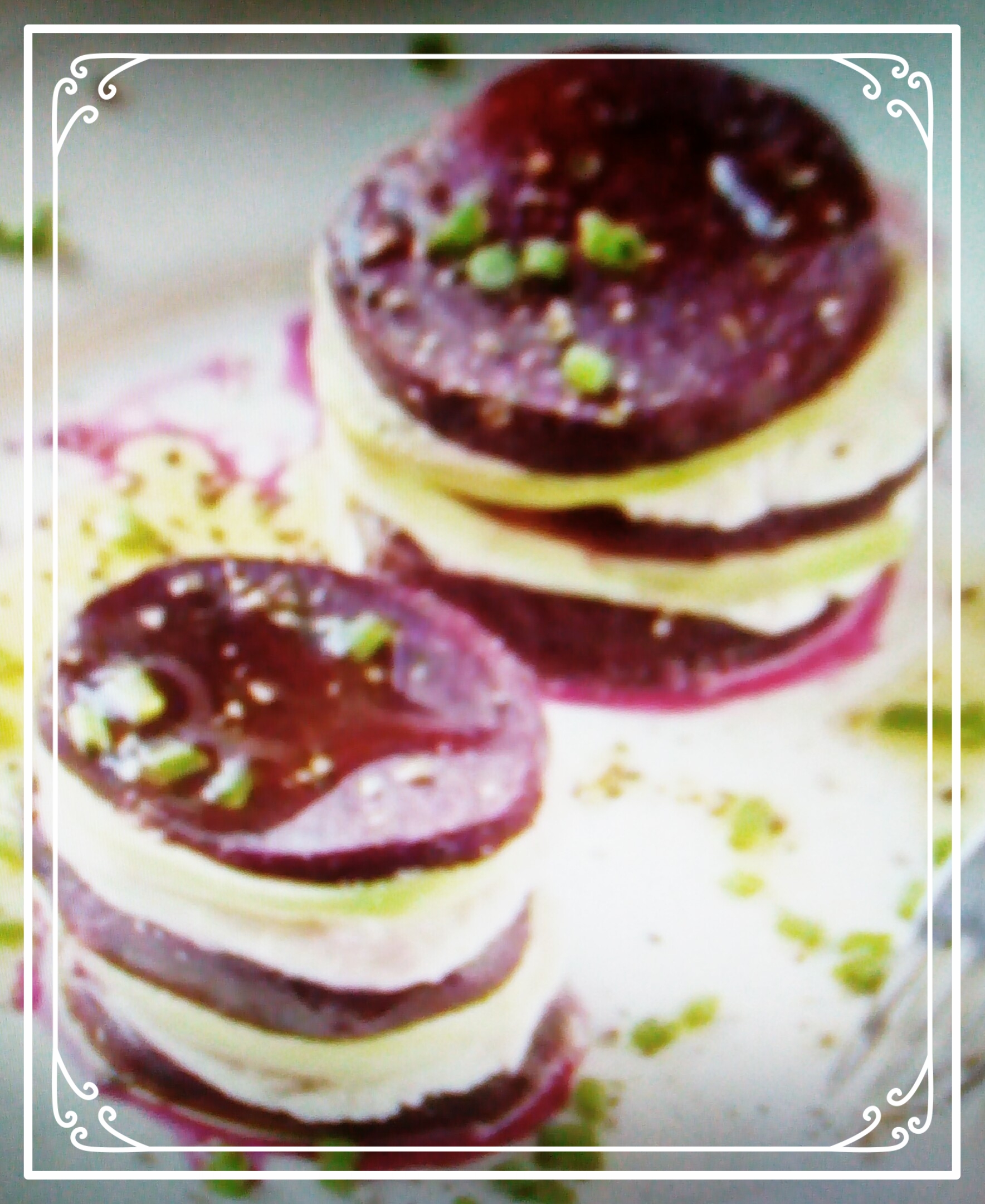 Mille feuille de betterave, mozzarella et avocat - Site de recettes ...