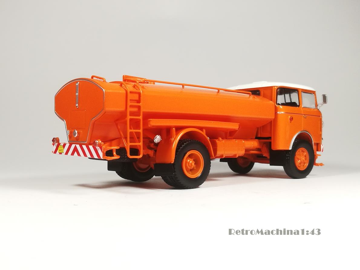 Skoda-Liza 706 RTH - RetroMachina - Muzeum Motoryzacji w Minaturze