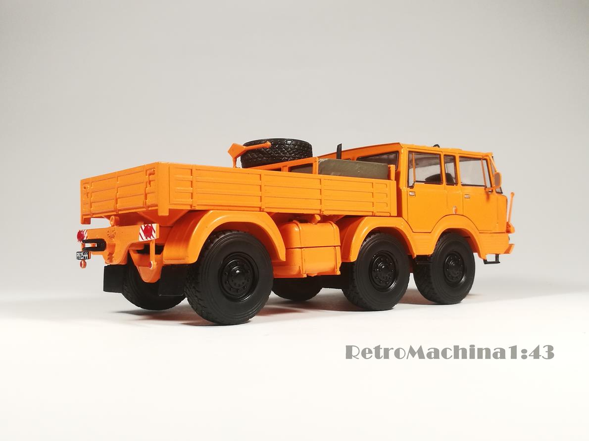 Tatra 813 - RetroMachina - Muzeum Motoryzacji w Minaturze