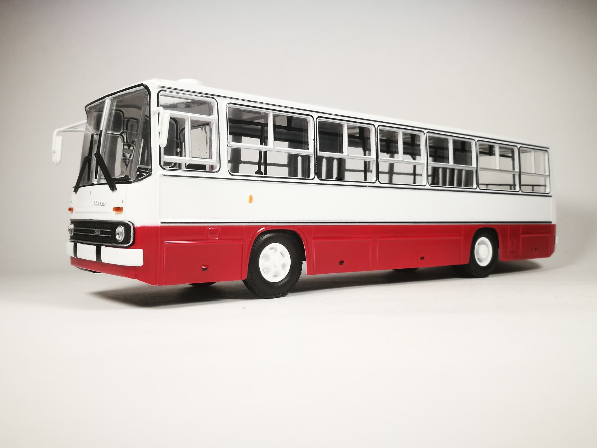 Ikarus 260 - RetroMachina - Muzeum Motoryzacji w Minaturze