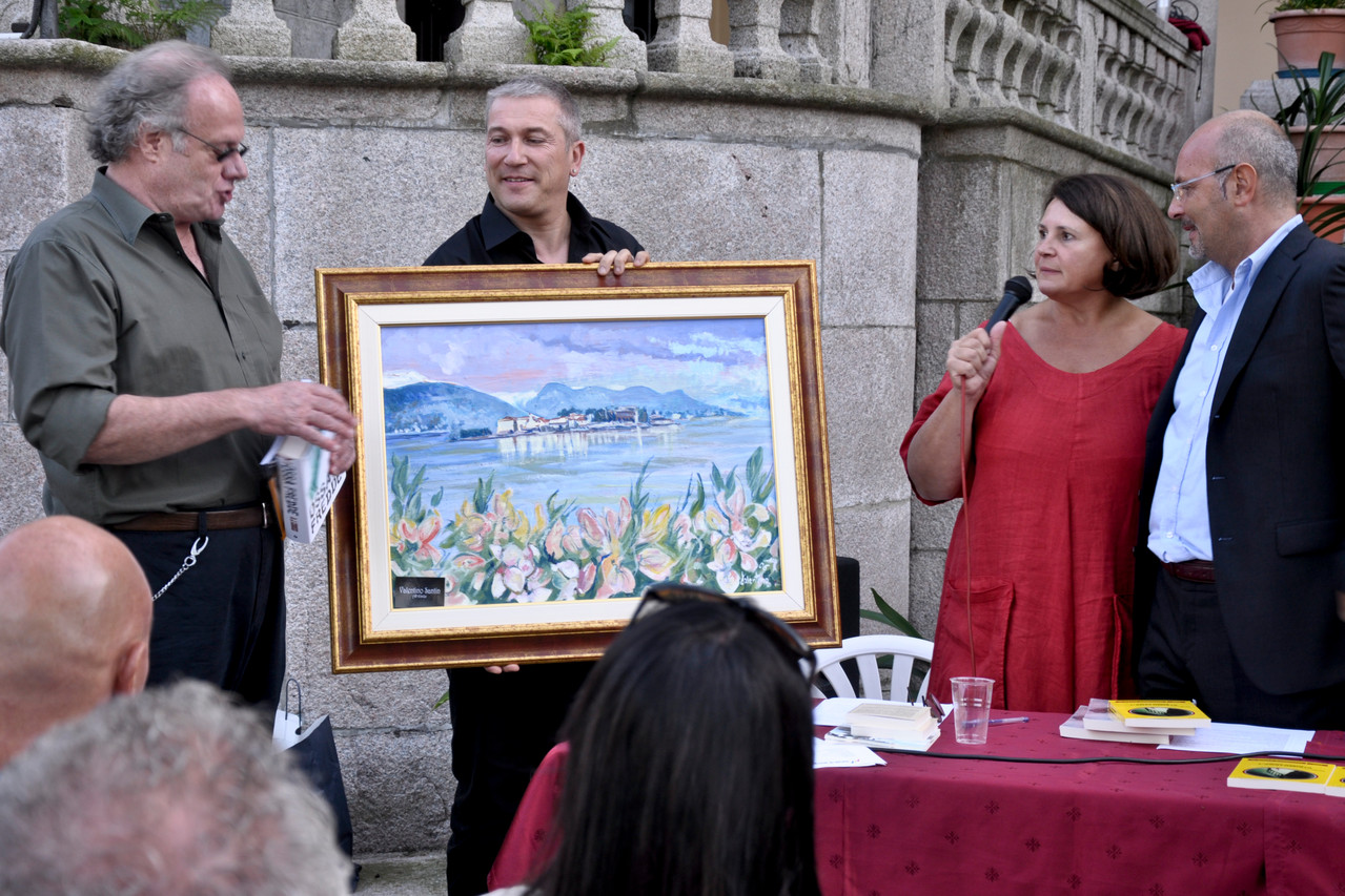 Il racconto vincitore verrà pubblicato sul Giallo Mondadori in edicola ...