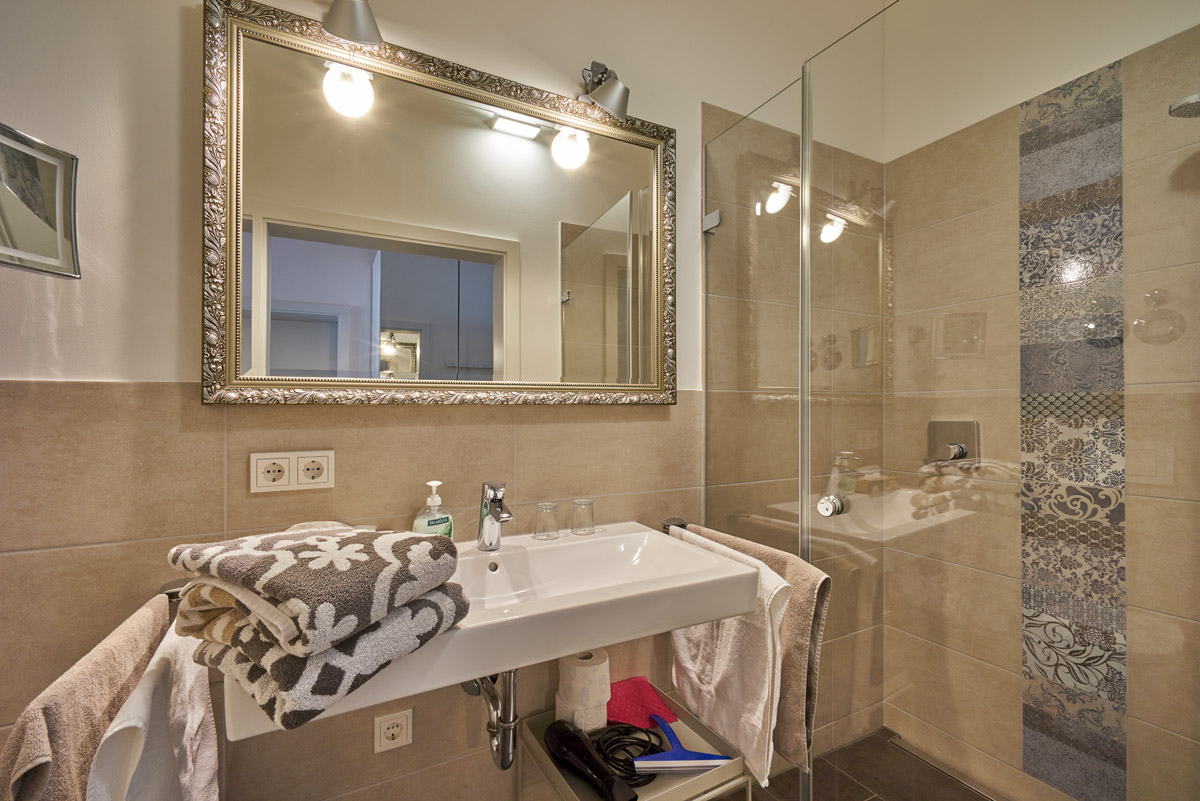 Silberdistel: Ein-Raum-Juniorsuite mit Terrasse - Alb Appartement Albstadt