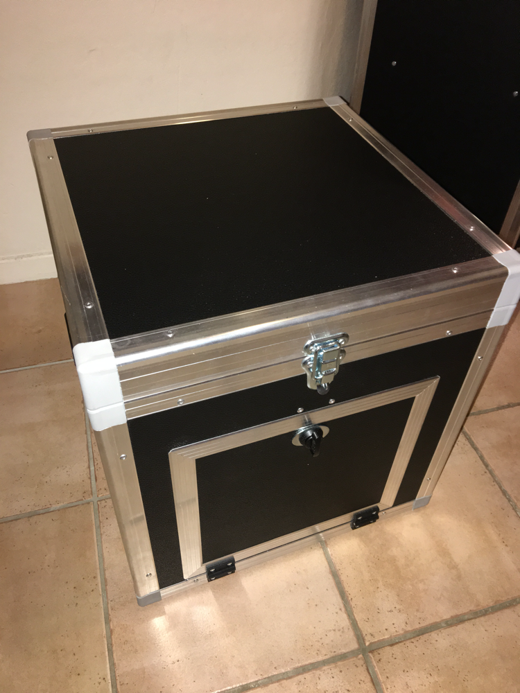 WC Box mit Kofferdeckel und Serviceklappe zur WC-Bedienung ...