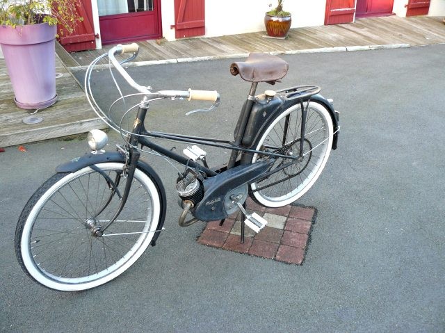 Mobylette MOTOCONFORT AV3 modèle "Utilitaire" - Site de lagrangeauxsolex