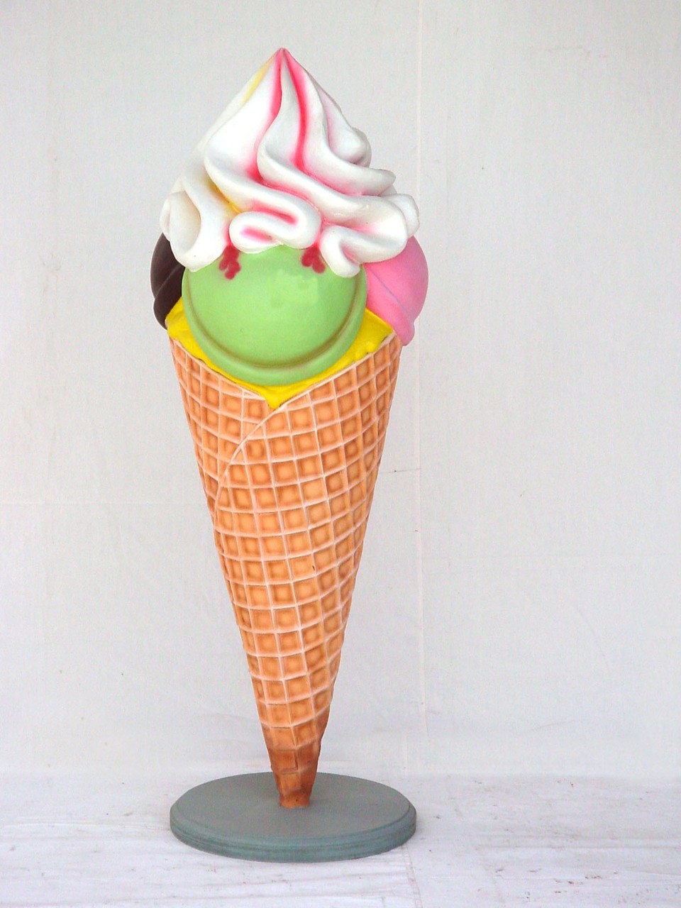 Réplica de helado cucurucho para decorar heladerías - decorar heladerias