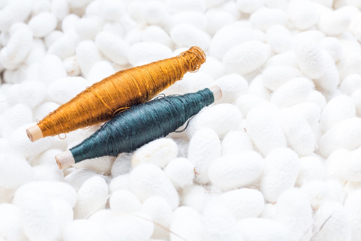 Seidenarten: Merkmale und Kennzeichen der Seidenstoffe - Your Silk Shop