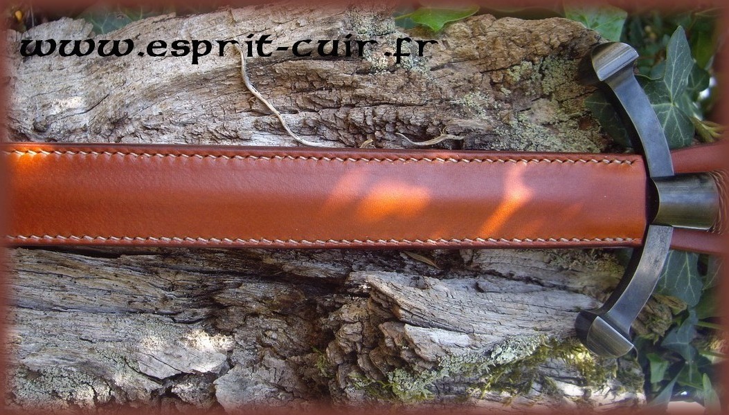 Technique de travail du cuir: la couture point sellier - Eden Esprit ...