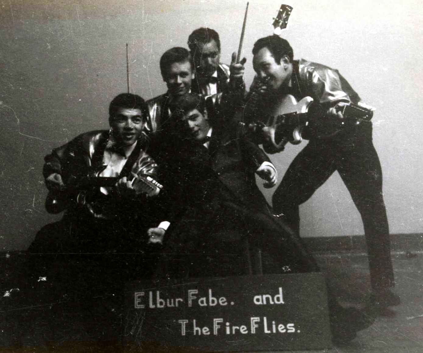 The Fire Flies [The Phono Cats] (Amsterdam) - Indorock [Indo-Rock-Gallery]