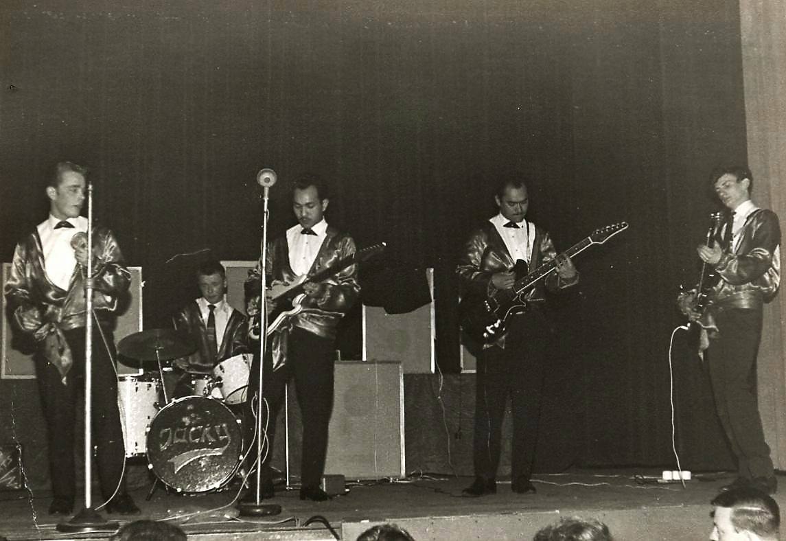 The Fire Flies [The Phono Cats] (Amsterdam) - Indorock [Indo-Rock-Gallery]