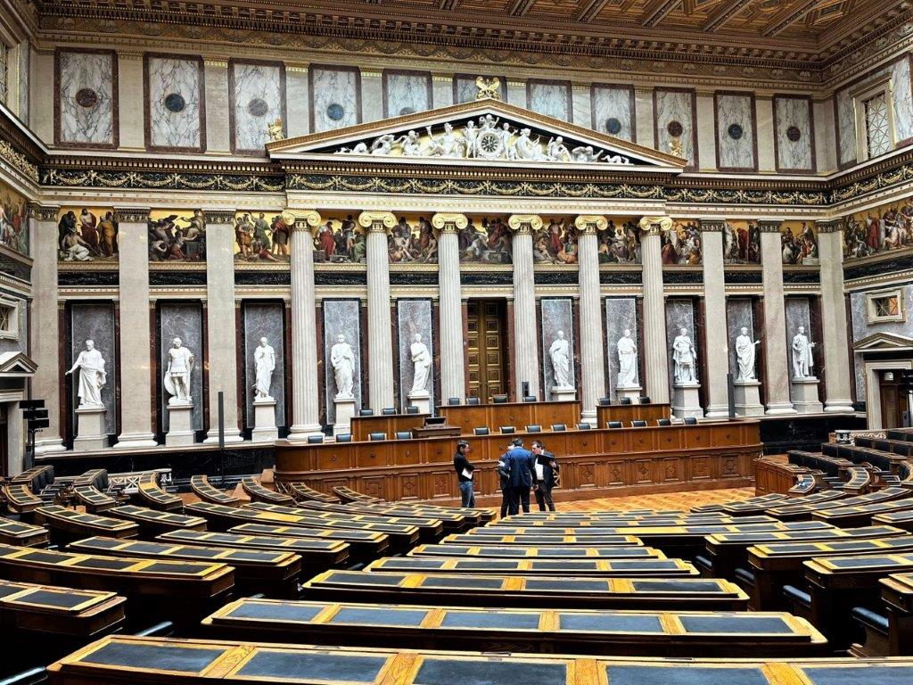 Architektenführung durchs Parlament - SKV Berufsfeuerwehr Wien