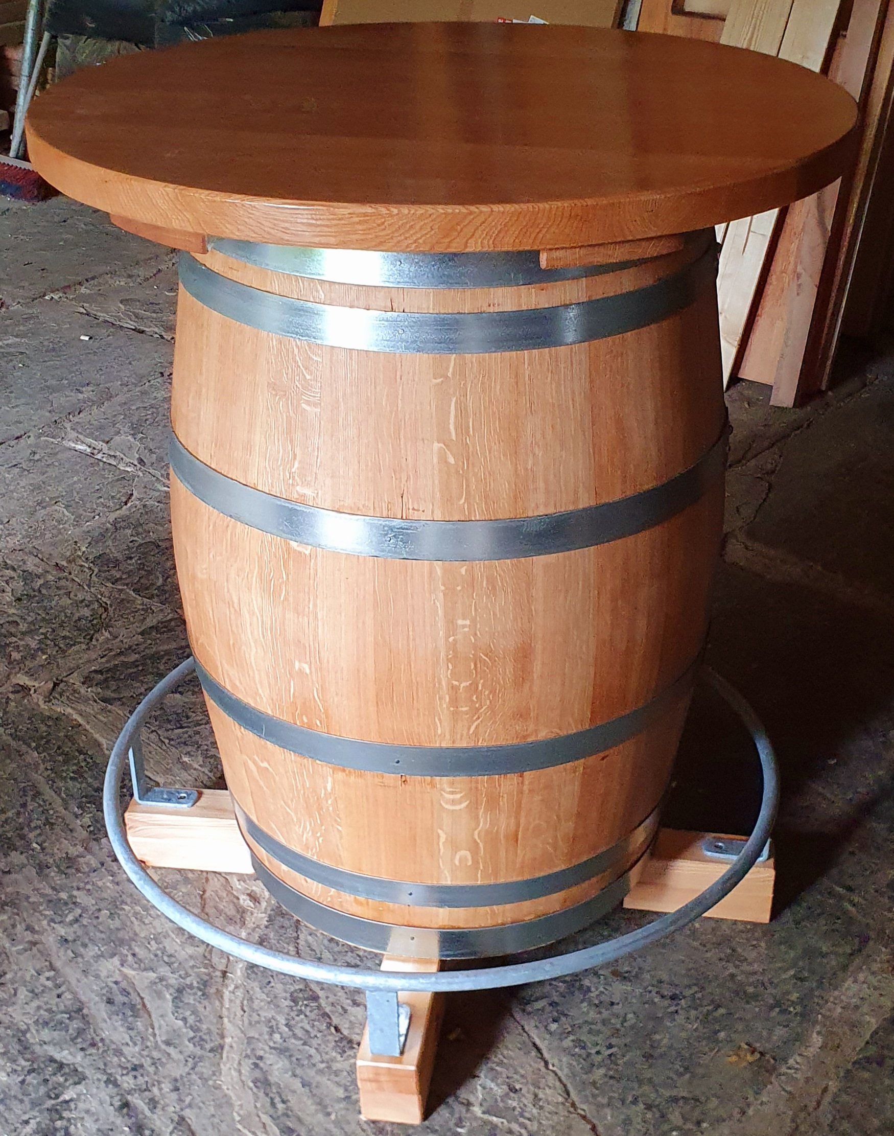 Stehtische aus Weinfässer/Barriquefässer - Fassbinderei - Zimmerei ...