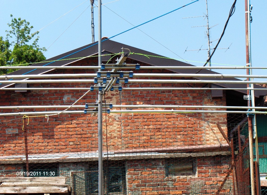 04-GIUGNO-2011**REALIZZAZIONE DELLA FOTOCOPIA DI UNA ANTENNA ...