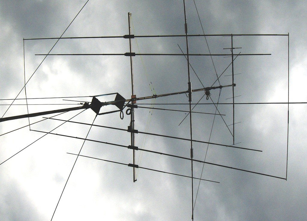 04-GIUGNO-2011**REALIZZAZIONE DELLA FOTOCOPIA DI UNA ANTENNA ...