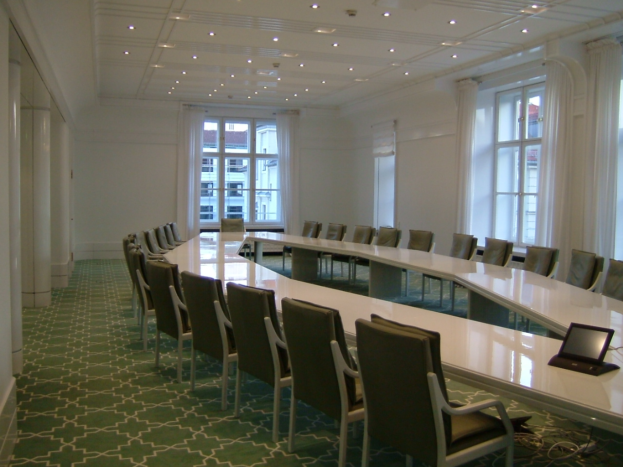 Planning and creation of workplace concepts - UHS Unique Home Solutions