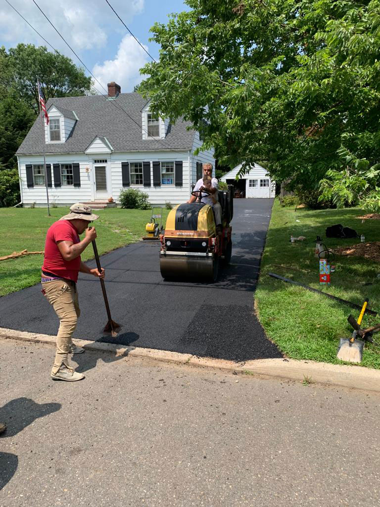 Asphalt & Blacktop Experts - TRADE RIGHT PAVING