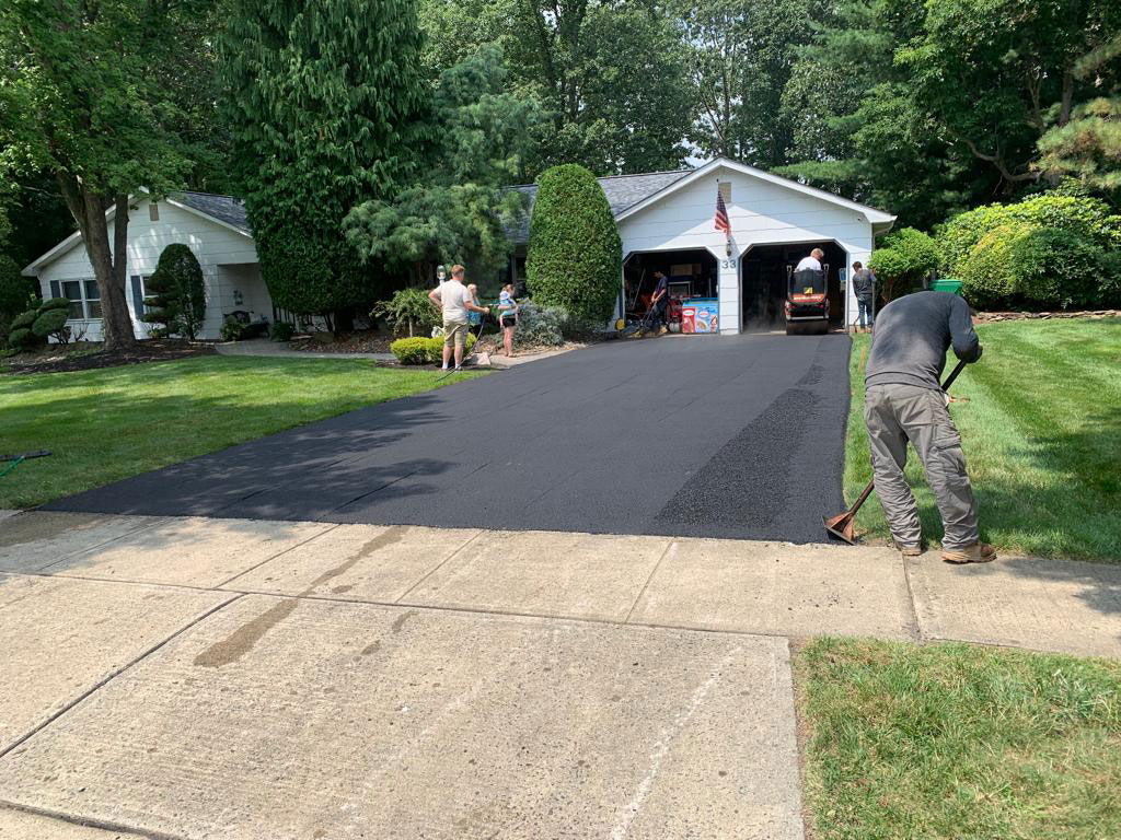 Asphalt & Blacktop Experts - TRADE RIGHT PAVING