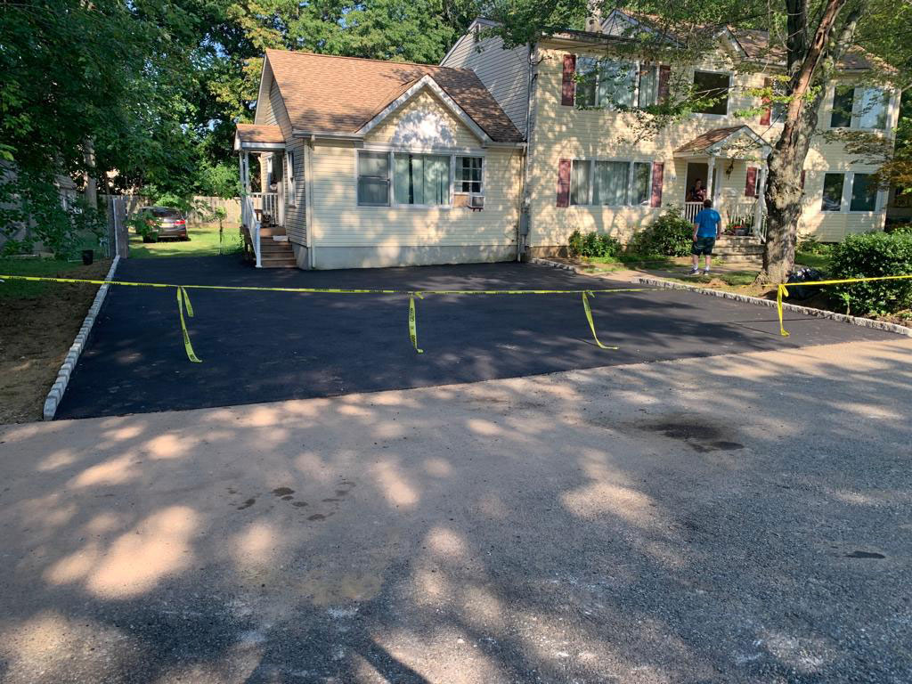 Asphalt & Blacktop Experts - TRADE RIGHT PAVING