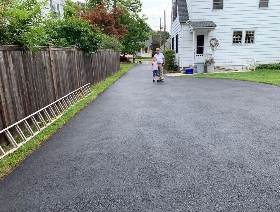 Asphalt & Blacktop Experts - TRADE RIGHT PAVING