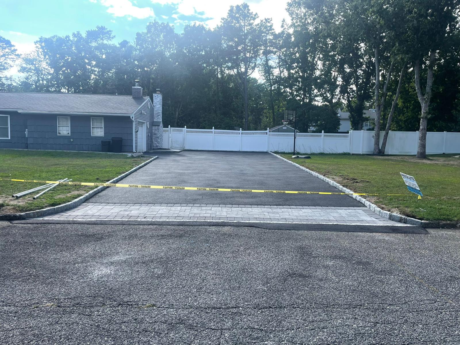 Asphalt & Blacktop Experts - TRADE RIGHT PAVING