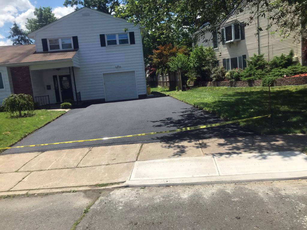 Asphalt & Blacktop Experts - TRADE RIGHT PAVING