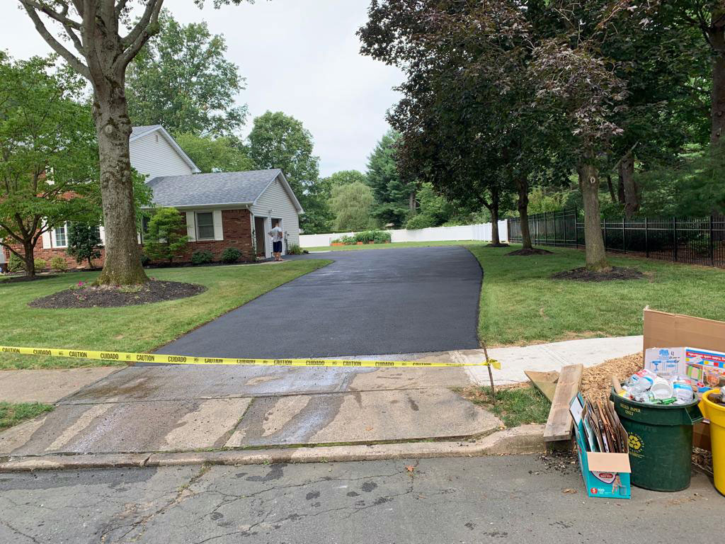 Asphalt & Blacktop Experts - TRADE RIGHT PAVING