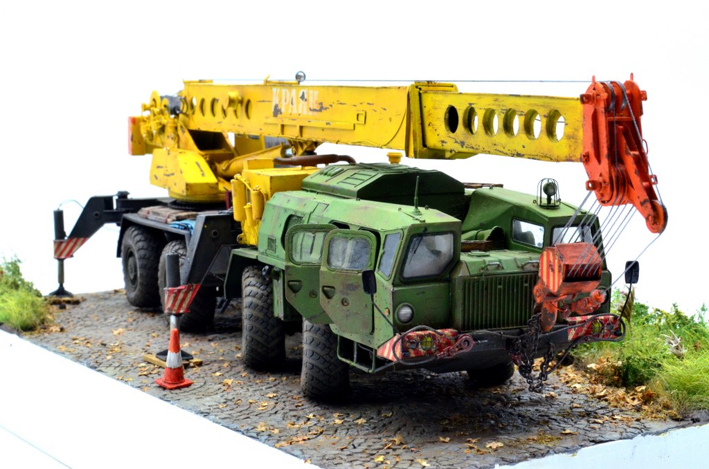 MAZ-543 + KS-6571 Mobile Crane - 1/35 of Trumpeter, Panzershop, DEF ...