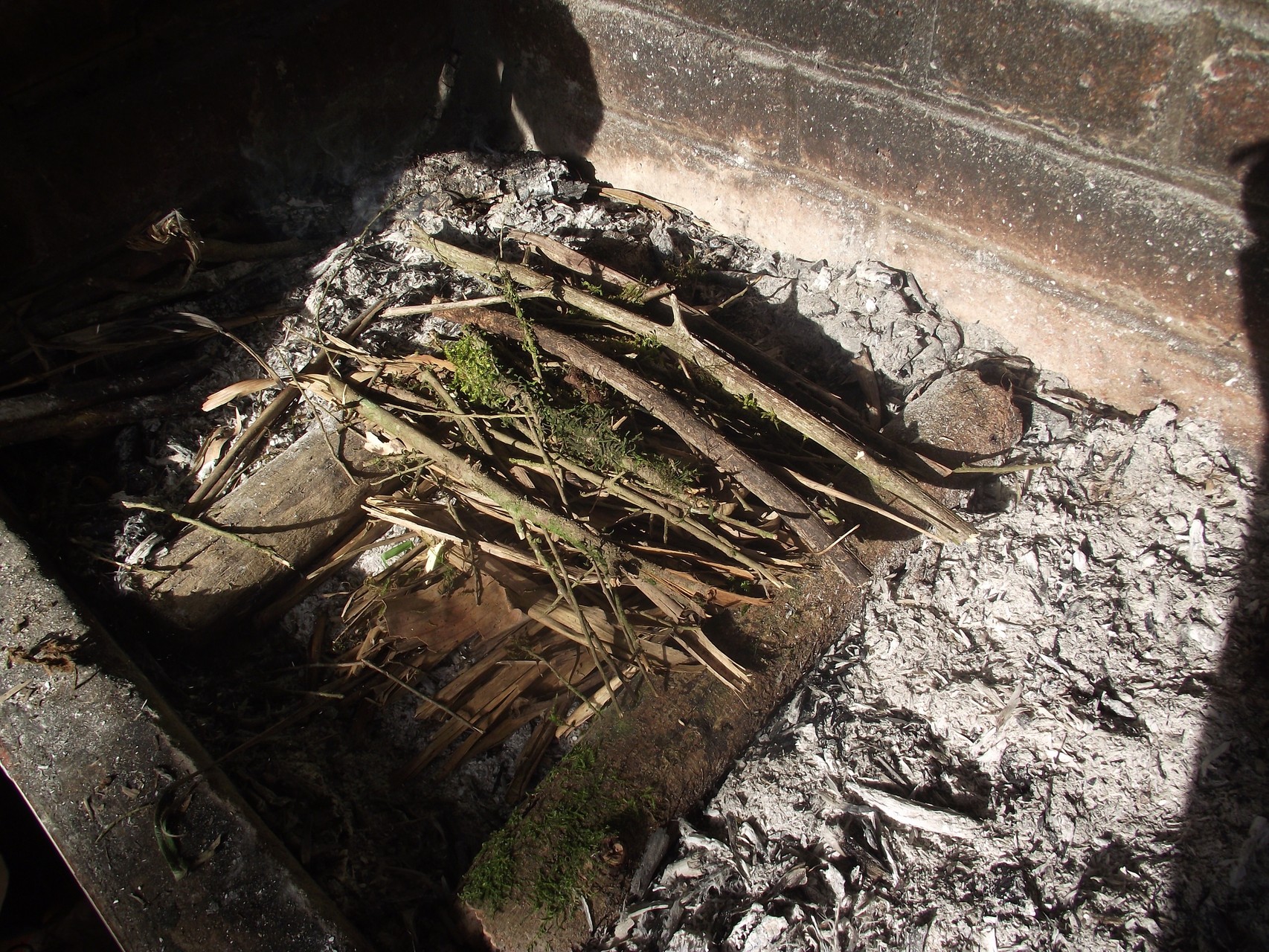Camping for beginners: how to build a cooking fire. - Feathery Travels
