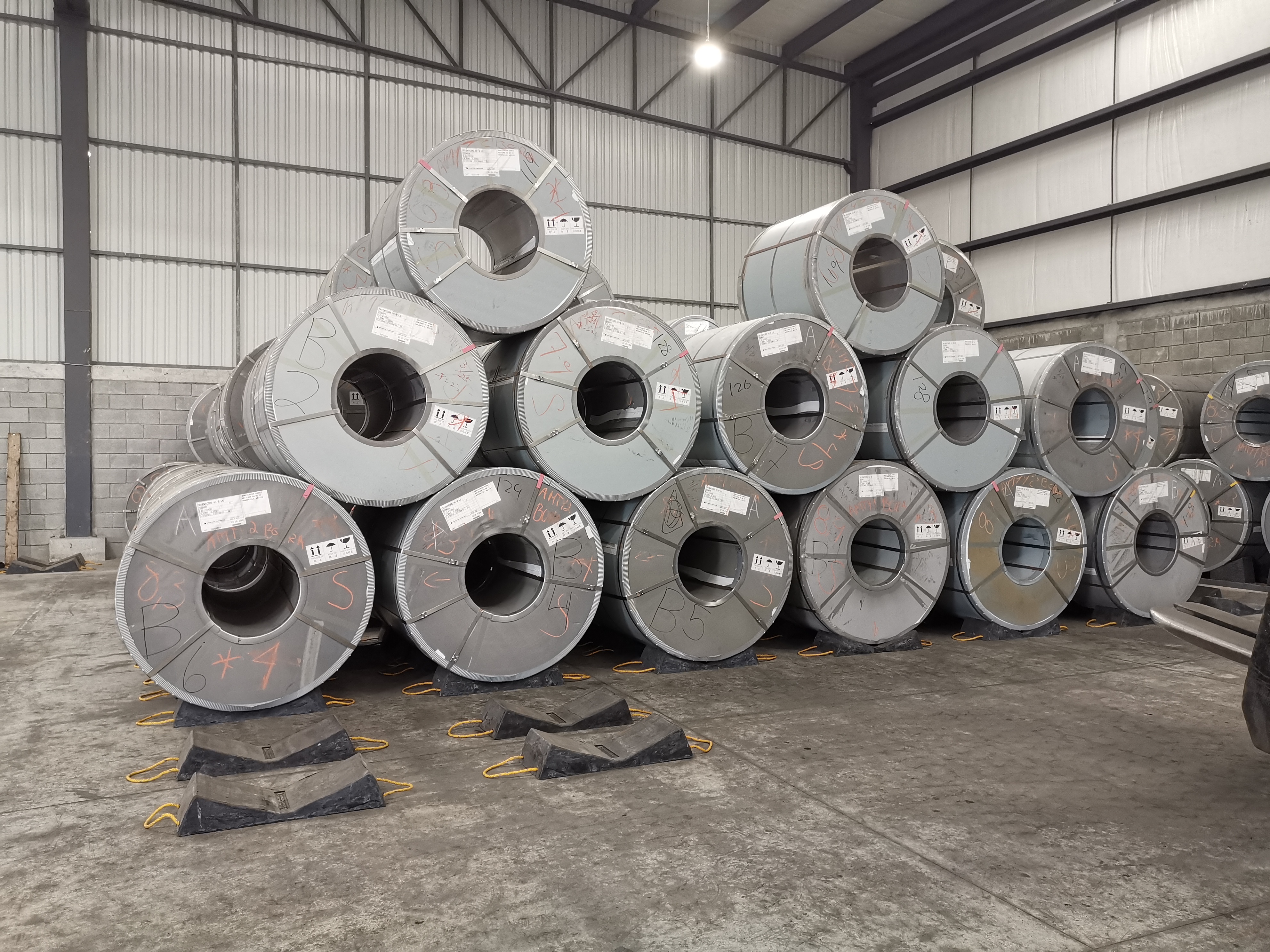 #ROLLSTOP - inmovilizadores de rollos y bobinas de 30 a 60 ton