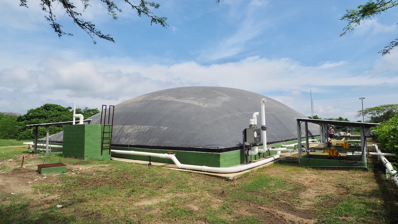 Lagoon digester - biogas plant -covered lagoon digester - Covered ...