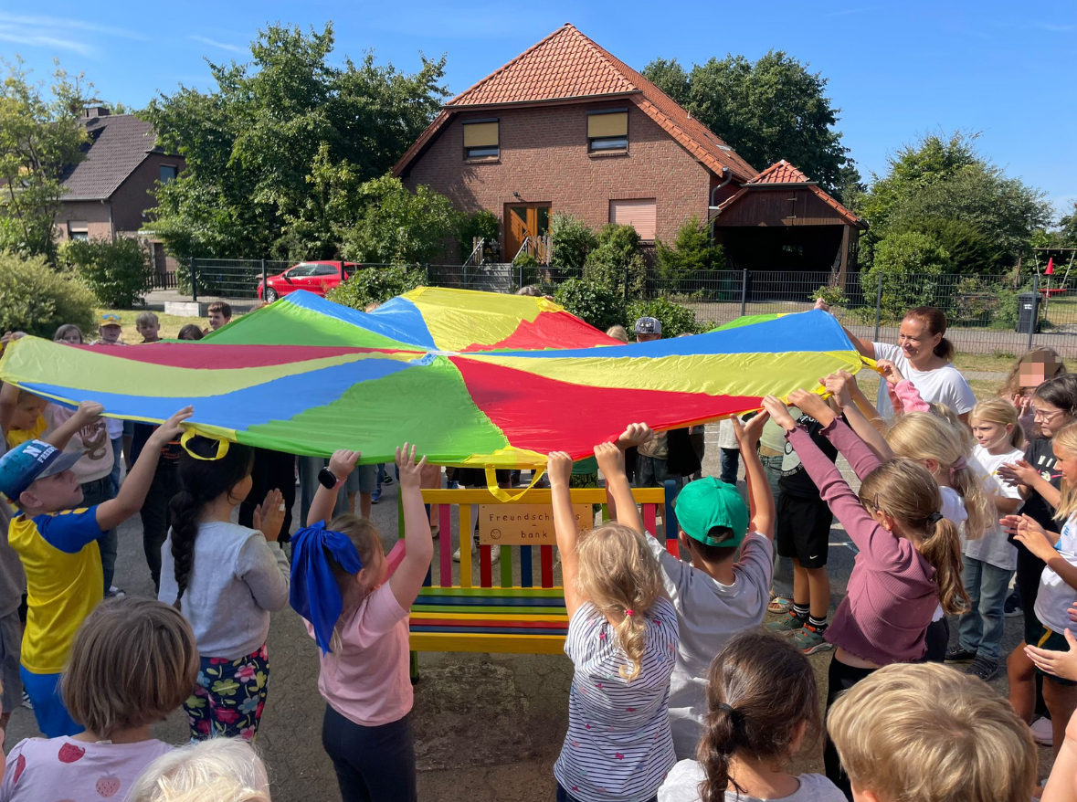 Freundschaftsbank - Margret und Rolf Rettich - Schule