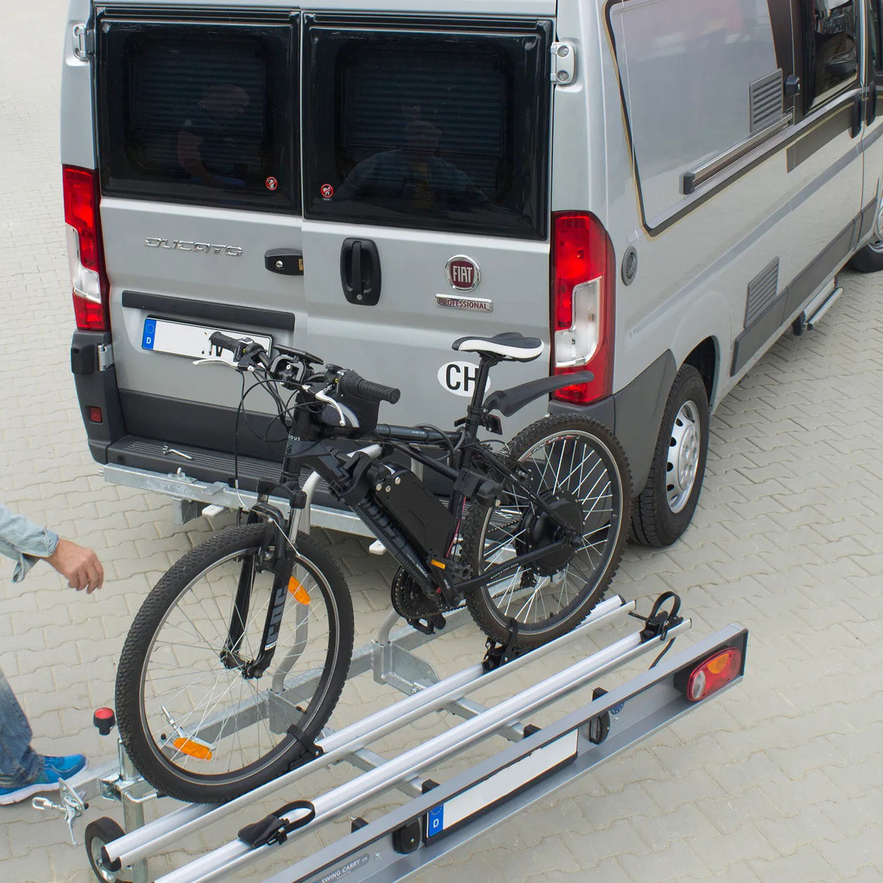 Portabiciclette furgone > girevole e pieghevole - Italia Camper 24