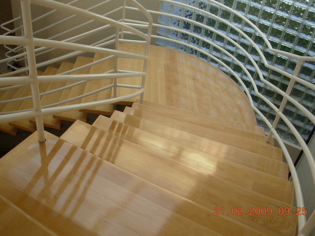 Gradas - Pisos de madera en Guatemala, laminados y de ingeniería