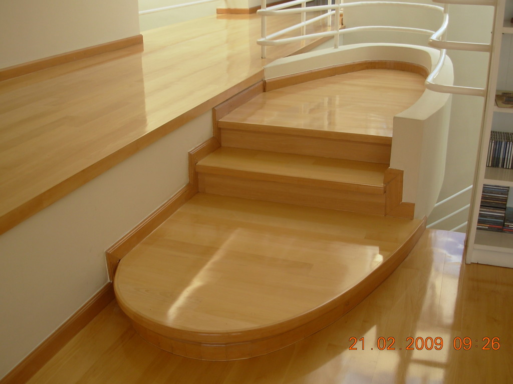 Gradas - Pisos de madera en Guatemala, laminados y de ingeniería