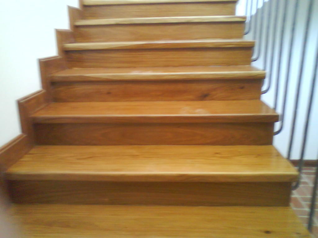 Gradas - Pisos de madera en Guatemala, laminados y de ingeniería